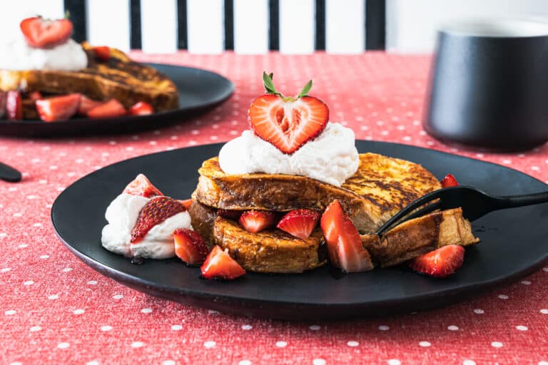 31 Delicious French Toast Toppings | Golden Truffle