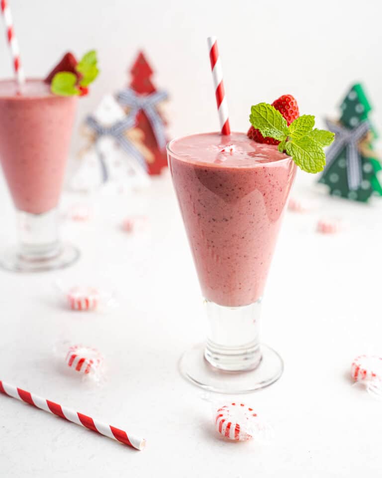 Strawberry Mint Christmas Smoothie | Golden Truffle